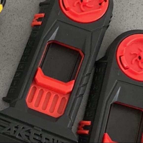 Akedo | Toys | Akedo Starter Pack 2 Figures And 2 Bases | Poshmark